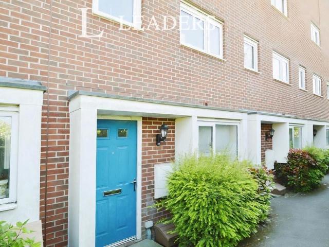 Aviation Avenue, Hatfield. 5 bed terraced house to rent £2,650 pcm £612 pw