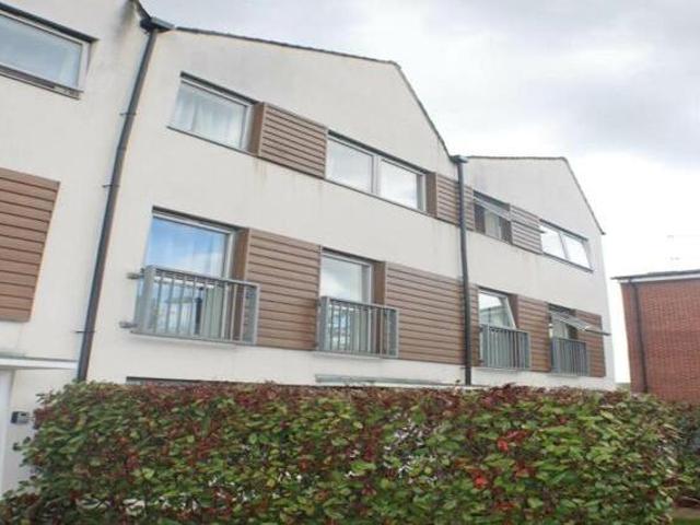 Aviation Avenue, Hatfield, 6 Bedroom House