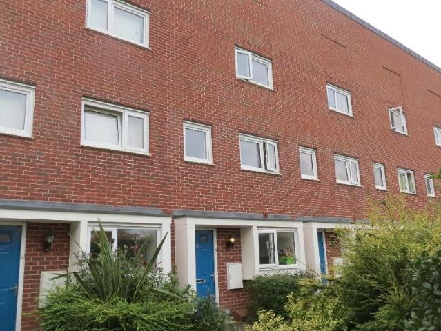 Aviation Avenue, Hatfield AL10 4 bed house to rent £2,450 pcm £565 pw