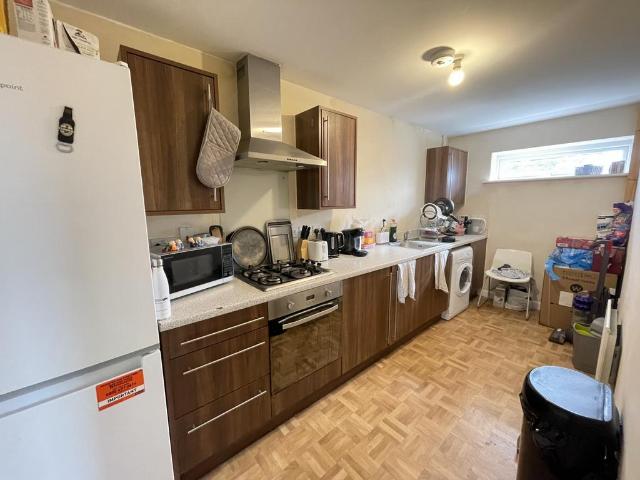 Aviation Avenue, Hatfield AL10 3 bed flat to rent £1,700 pcm £392 pw