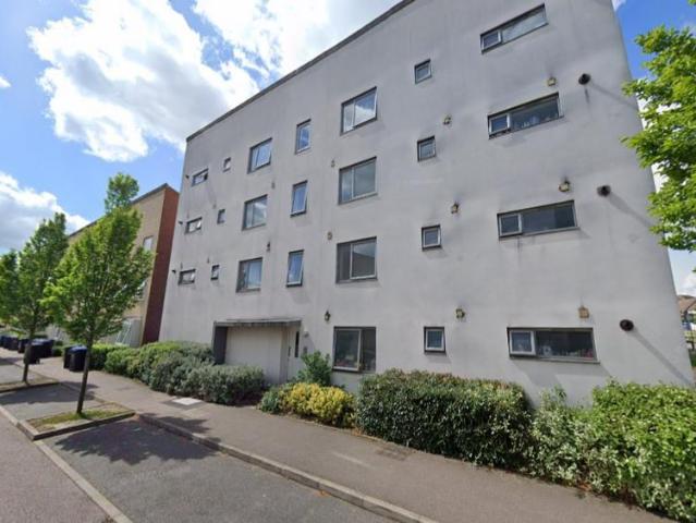 Aviation Avenue, Hatfield AL10 3 bed flat to rent £1,800 pcm £415 pw