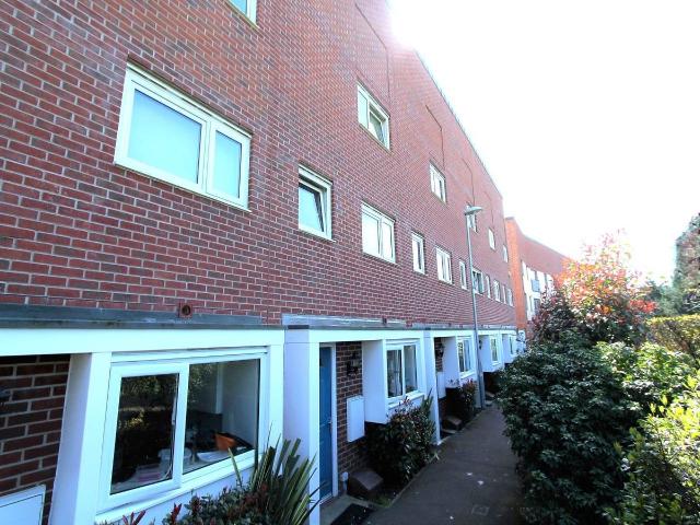Aviation Avenue, Hatfield, Hertfordshire AL10, 5 bed property to rent, £2,750 pcm | PrimeLocation