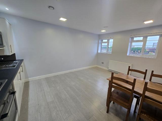 Avington Court, Old Kent Road, Bermondsy, London SE1, 2 bed flat to rent, £1,850 pcm | PrimeLocation
