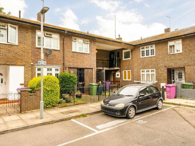 Avis Square, London E1 2 bed flat to rent £2,200 pcm £508 pw
