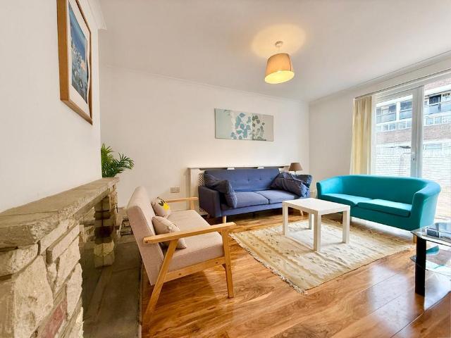 Avis Square, London E1 4 bed end of terrace house to rent £3,850 pcm £888 pw