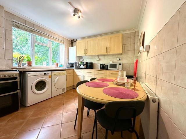 Avis Square, London E1 4 bed end of terrace house to rent £3,945 pcm £910 pw
