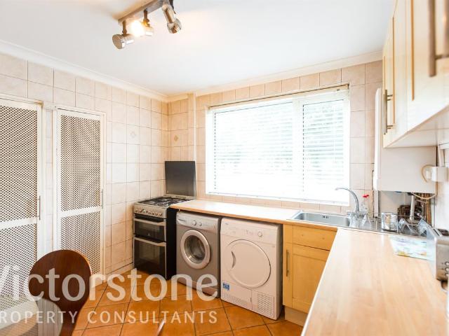 Avis Square, London E1, 4 bed terraced house to rent, £4,200 pcm | PrimeLocation