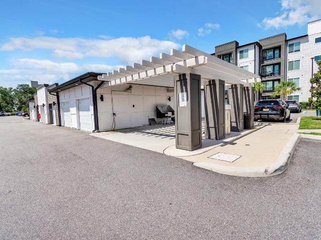 AVLI AT CROSSTOWN CENTER APARTMENTS 3 Bedroom Apartment for Rent at 9539 Delaney Creek Blvd, Tampa, FL 33619