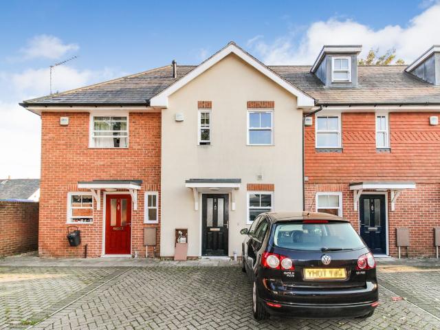 Axminster Court, Farnborough, Hampshire GU14, 3 bed terraced house to rent, £1,800 pcm | PrimeLocation