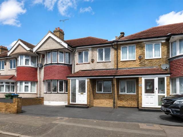 Axminster Crescent, Welling DA16 4 bed terraced house to rent £2,600 pcm £600 pw
