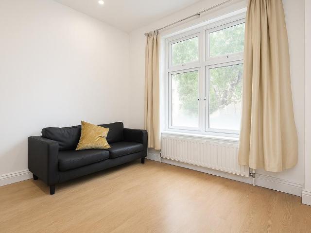 Axminster Road, Islington, N7 2 bed flat to rent £2,250 pcm £519 pw
