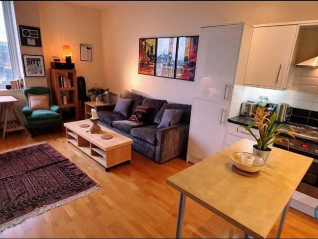 Axminster Road, London, N7 1 bed flat to rent £2,100 pcm £485 pw