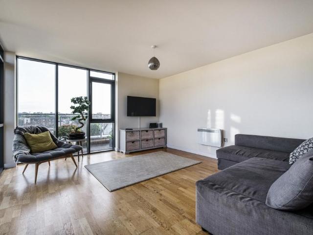 Axminster Road London N7 2 bed penthouse to rent £2,900 pcm £669 pw