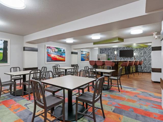 Axon Green Studio Apartment for Rent at 3140 Chowen Ave S, Minneapolis, MN 55416 West Calhoun