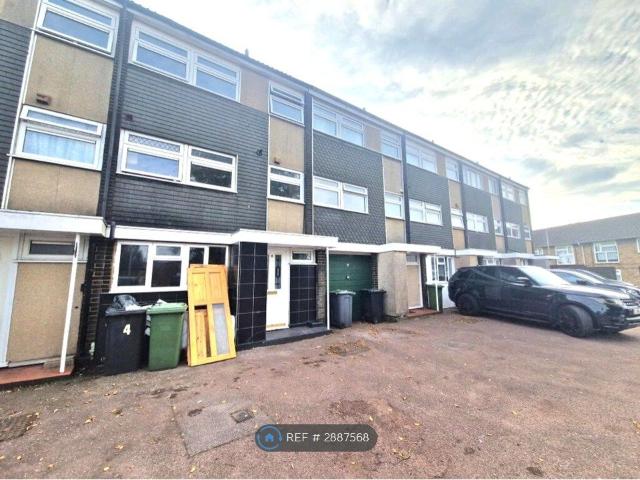 Axe Close, Luton LU3, 4 bed terraced house to rent, £1,950 pcm | PrimeLocation