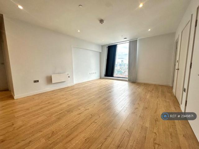 Axis Tower, Manchester, M1 3 bed flat to rent £2,300 pcm £531 pw