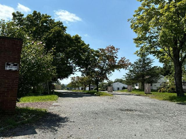 Axworthy Lane, Aka 35 Axworthy Lane