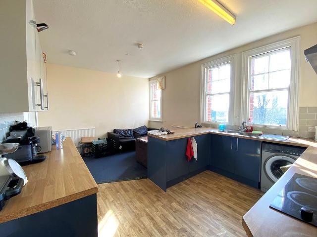 Aylward Street 6 bed flat to rent £3,575 pcm £825 pw