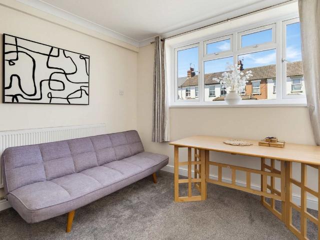Aylesbury HP19, Studio to rent, £1,944 pcm | PrimeLocation
