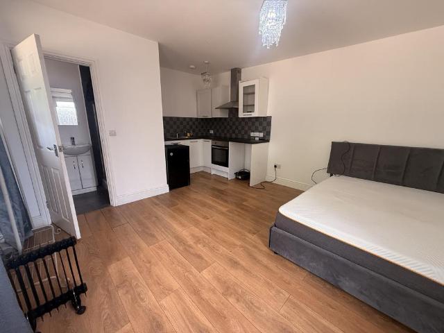Aylesbury HP21 Studio to rent £1,000 pcm £231 pw