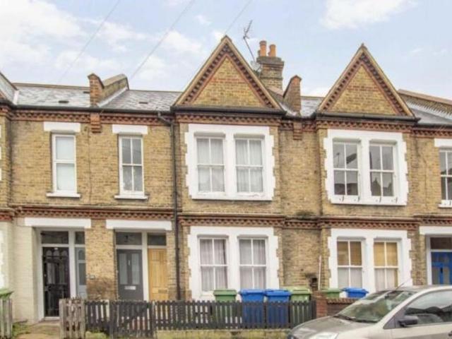Aylesbury Road, Elephant and Castle. 2 bed terraced house to rent £2,300 pcm £531 pw