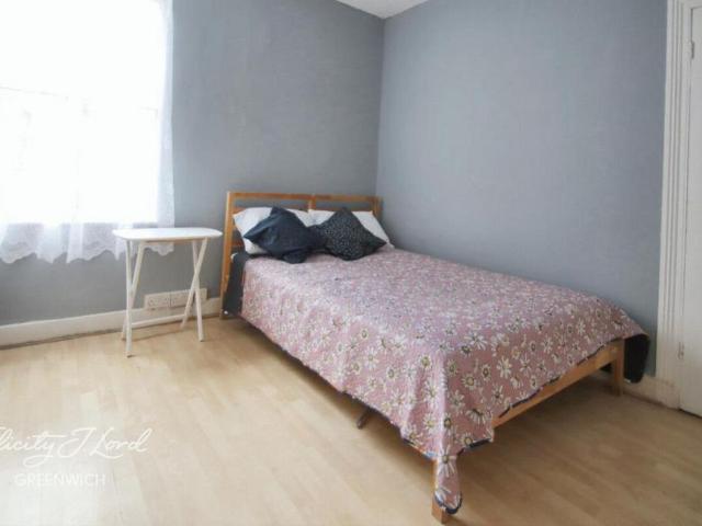 Aylesbury Road, London 2 bed flat to rent £2,350 pcm £542 pw