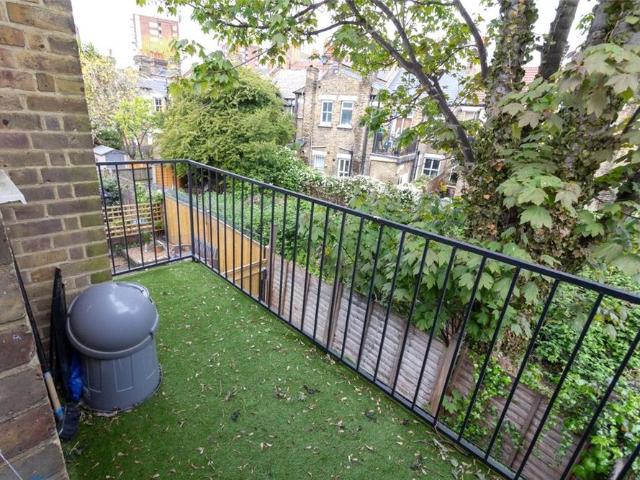 Aylesbury Road, London, SE17 2EQ