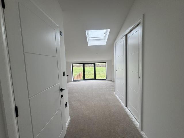 Aylesbury Road, Rowsham, AYLESBURY 4 bed house to rent £2,300 pcm £531 pw