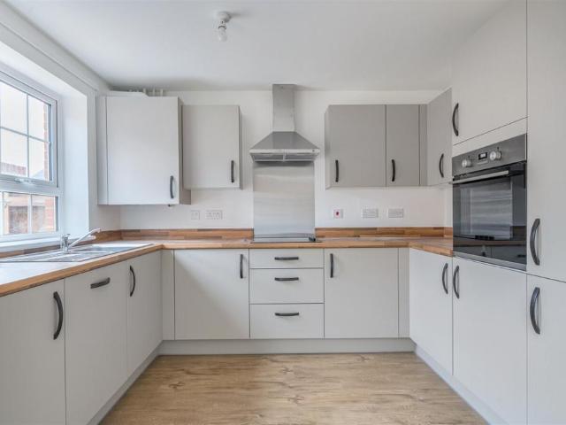 Aylesford ME20 3 bed semi detached house to rent £1,925 pcm £444 pw