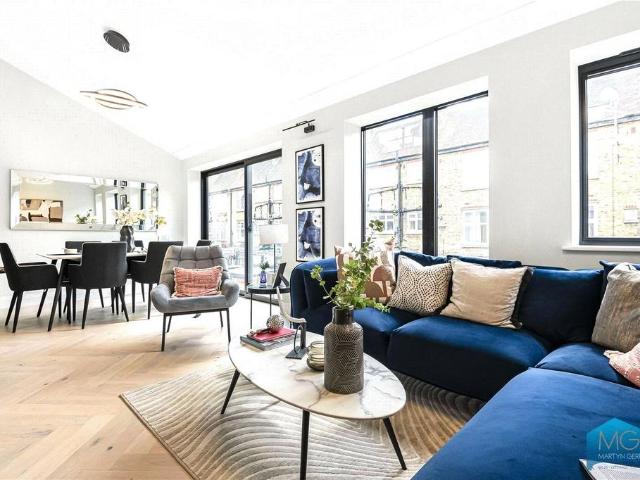 Aylmer Parade, London, N2 3 bed house to rent £3,950 pcm £912 pw