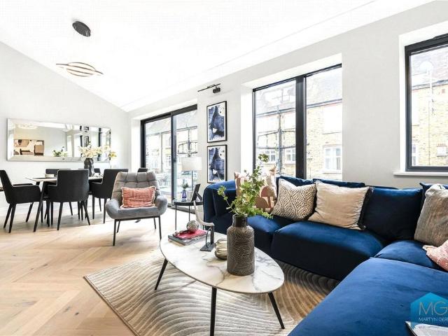 Aylmer Parade, London, N2 3 bed house to rent £3,950 pcm £912 pw