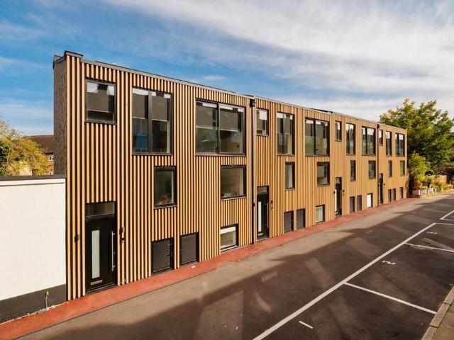 Aylmer Parade, London N2 3 bed house to rent £4,251 pcm £981 pw