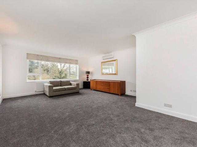 Aylmer Road, London N2 3 bed flat to rent £2,600 pcm £600 pw