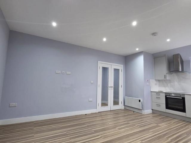 Aysgarth, Aysgarth, Bracknell, RG12 2 bed flat to rent £1,550 pcm £358 pw