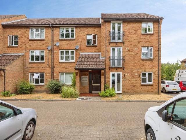 Azalea Court, Woking, Surrey GU22, 1 bed flat to rent, £1,200 pcm | PrimeLocation