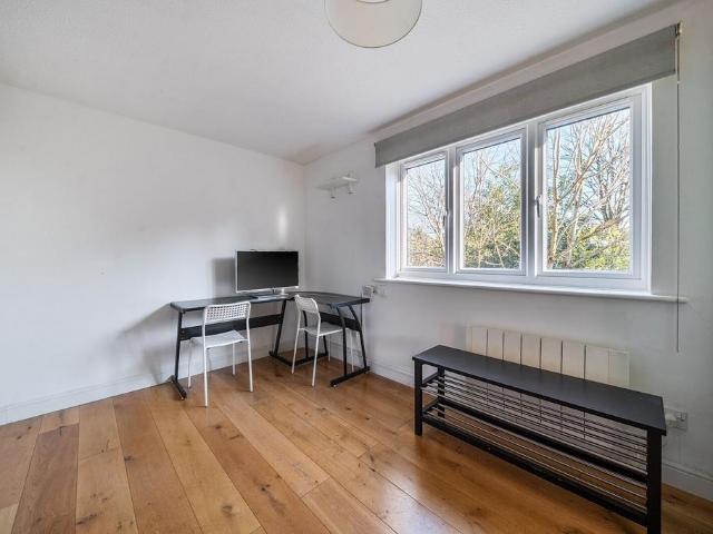 Azalea Close, Hanwell, London, W7 Studio to rent £1,800 pcm £415 pw