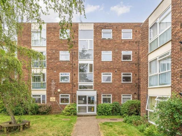 Azalea Close, London W7 1 bed flat to rent £1,650 pcm £381 pw
