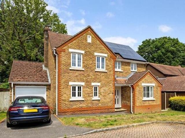 Azalea Avenue, Lindford, 4 Bedroom House
