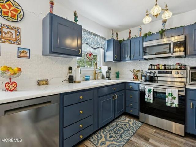 Azalea Dr Unit B, Manchester, Property For Sale