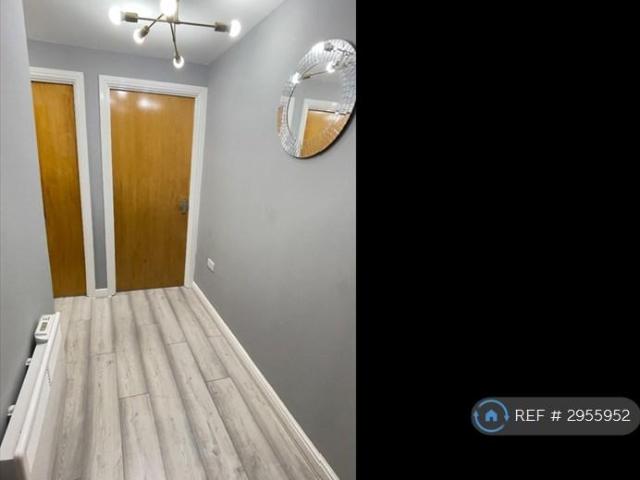 Azalea House, Feltham, TW13 2 bed flat to rent £1,950 pcm £450 pw