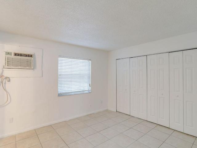 Aztec Apartments 1 Bedroom Apartment for Rent at 2605 E Central Blvd, Orlando, FL 32803 East Central Park