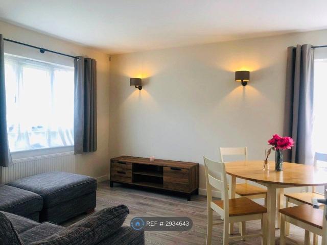 Azure Court, Feltham TW13, 2 bed flat to rent, £1,700 pcm | PrimeLocation