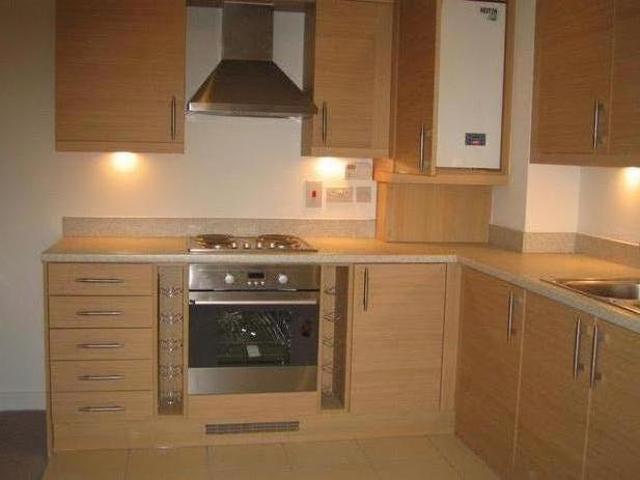Azure Court, London, NW9 2 bed apartment to rent £1,900 pcm £438 pw