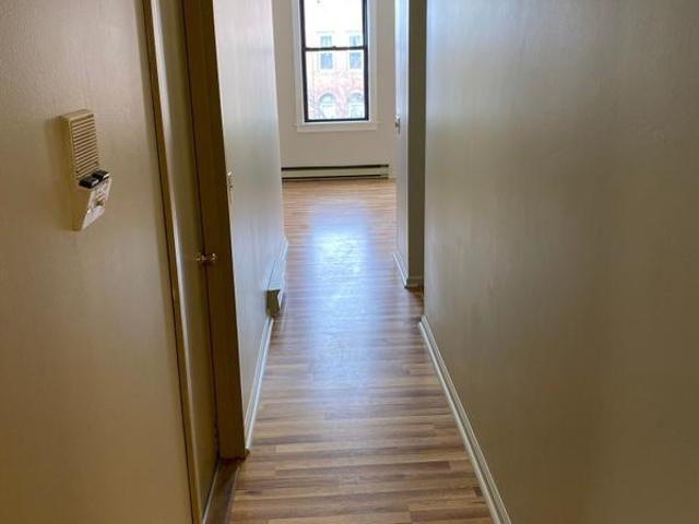 B1 28 E Genesee St
