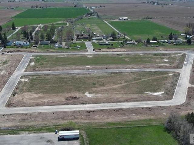 B1 Moonlight Dr L15, Shelley, ID 83274