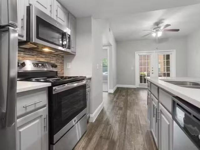 B2R Larkin Apartment