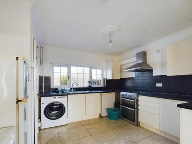 B North Parade, Chessington, 4 Bedroom Apartment
