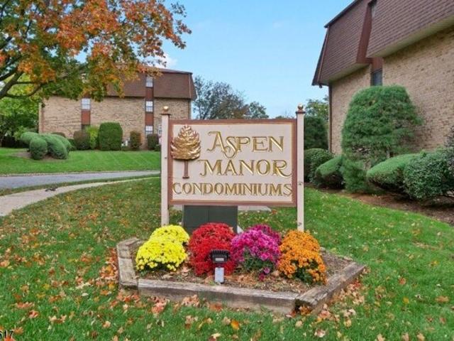 B Alpine Way, Woodbridge, Condo For Sale
