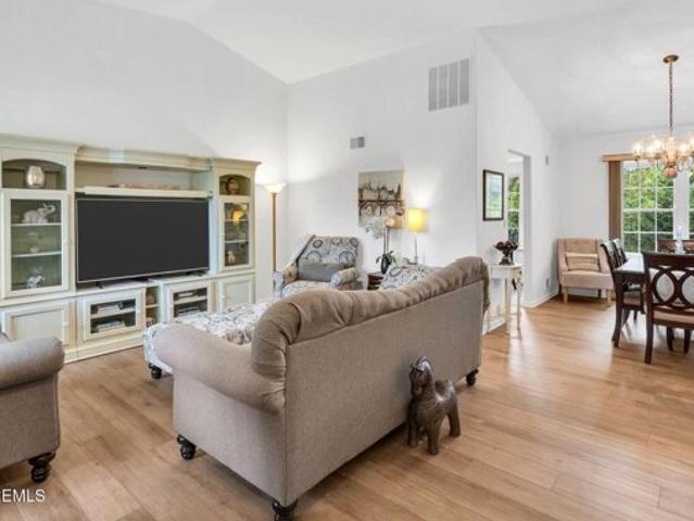 B Buckingham Dr, Manchester, Condo For Sale
