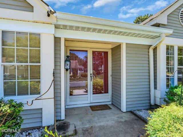 B Buckingham Dr, Manchester, Condo For Sale